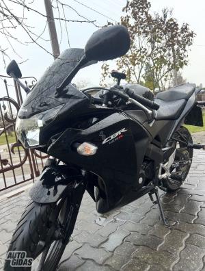 Melns Honda Cbr 2014 Mažeikiai, ar dzinēja tilpumu 0.13 L un nobraukumu 30 tūkst. km par 2100 €, foto 3 vietnē AUTOMOTO.COM.LV