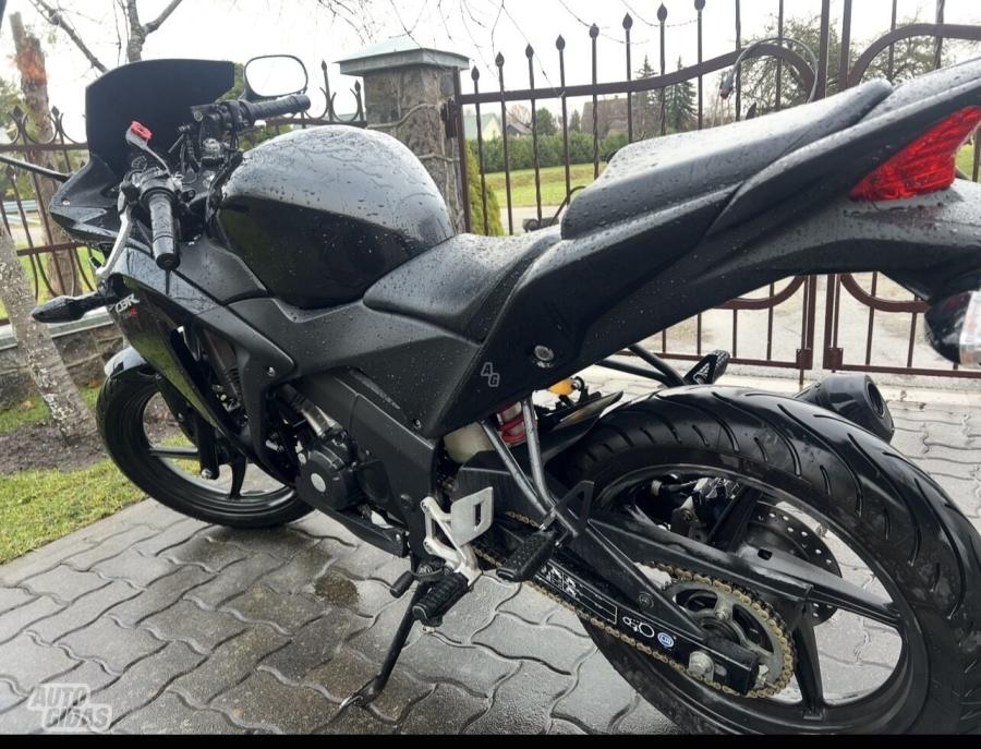 Melns Honda Cbr 2014 Mažeikiai, ar dzinēja tilpumu 0.13 L un nobraukumu 30 tūkst. km par 2100 €, foto 4 vietnē AUTOMOTO.COM.LV