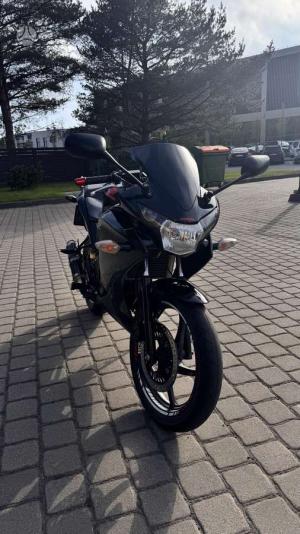 Melns Honda Cbr 2015 Palanga, ar dzinēja tilpumu 0.13 L un nobraukumu 33 tūkst. km par 1500 €, foto  vietnē AUTOMOTO.COM.LV