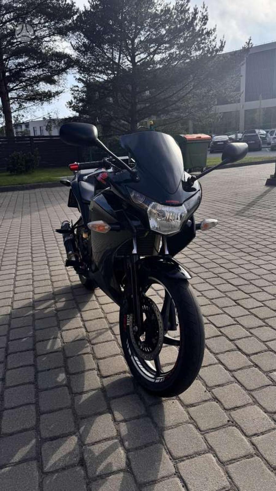 Черный Хонда Cbr 2015 в Паланга, объемом двигателя 0.13 л и пробегом 33 тыс. км за 1500 €, фото 1 на AUTOMOTO.COM.LV