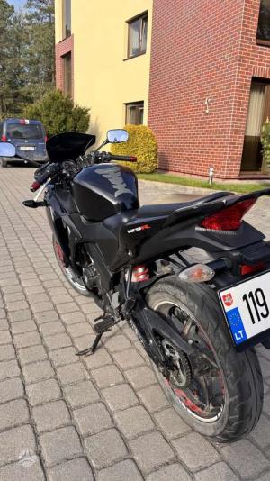 Черный Хонда Cbr 2015 в Паланга, объемом двигателя 0.13 л и пробегом 33 тыс. км за 1500 €, фото 5 на AUTOMOTO.COM.LV