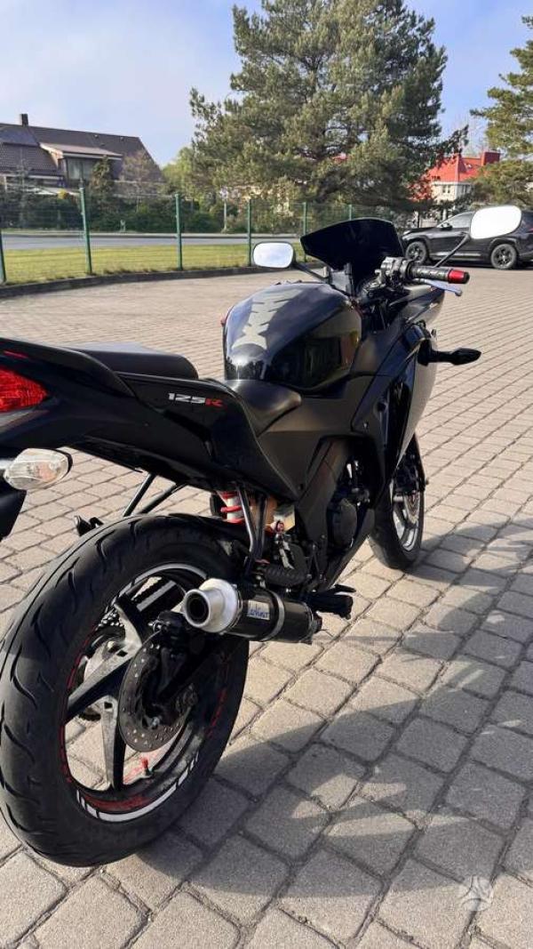 Черный Хонда Cbr 2015 в Паланга, объемом двигателя 0.13 л и пробегом 33 тыс. км за 1500 €, фото 5 на AUTOMOTO.COM.LV