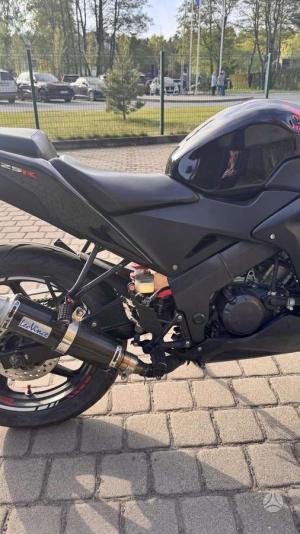 Черный Хонда Cbr 2015 в Паланга, объемом двигателя 0.13 л и пробегом 33 тыс. км за 1500 €, фото 8 на AUTOMOTO.COM.LV