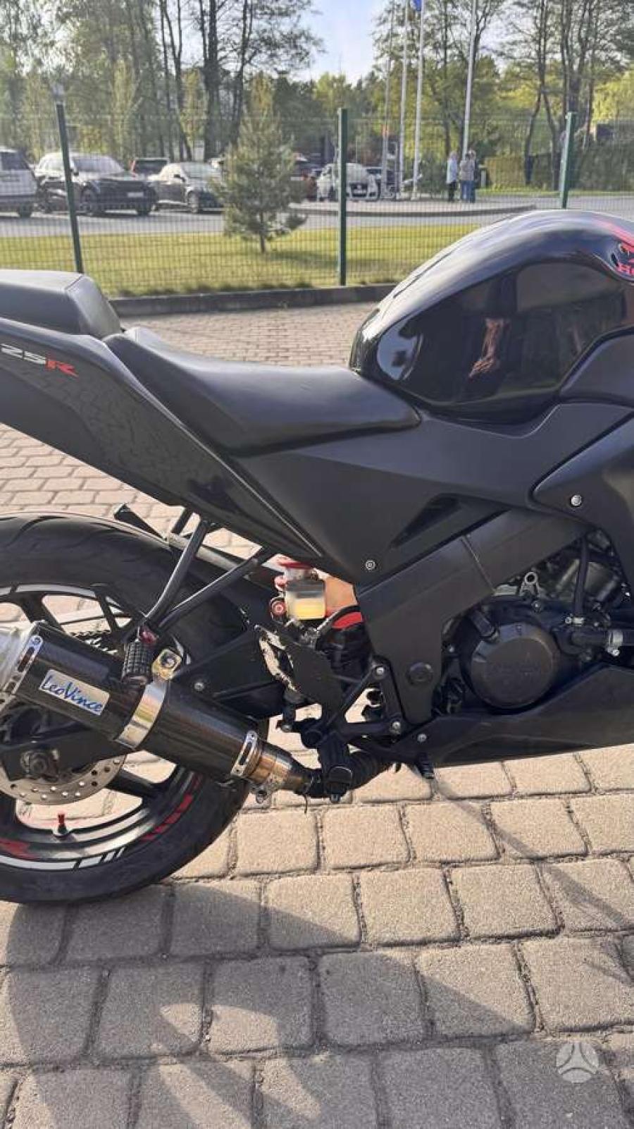 Черный Хонда Cbr 2015 в Паланга, объемом двигателя 0.13 л и пробегом 33 тыс. км за 1500 €, фото 8 на AUTOMOTO.COM.LV