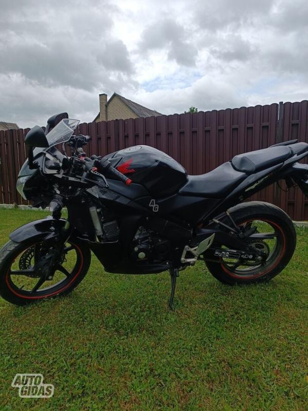 Black Honda Cbr 2016 in Vilkaviskis, with an engine capacity of 0.13 L and mileage of 0 thousand km for 1450 €, photo 2 on AUTOMOTO.COM.LV