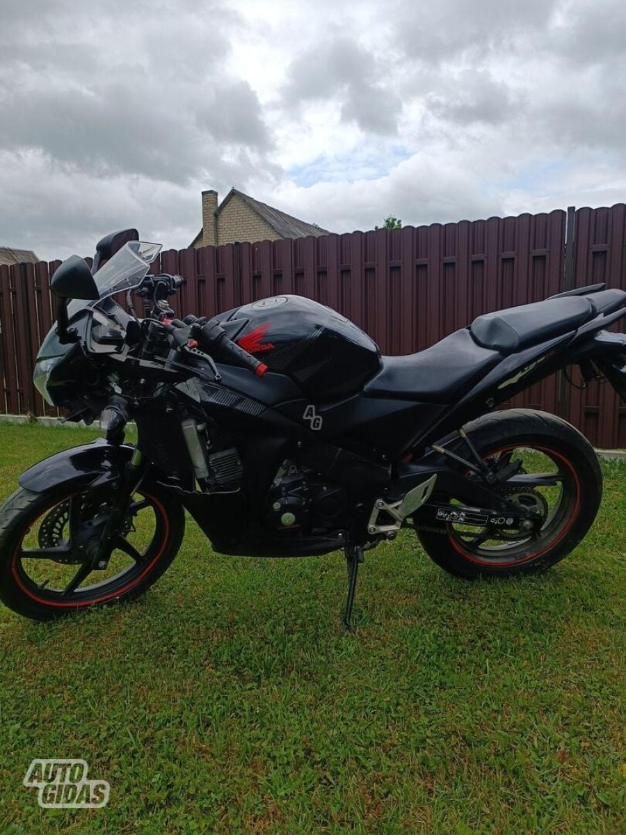 Melns Honda Cbr 2016 Vilkaviškis, ar dzinēja tilpumu 0.13 L un nobraukumu 0 tūkst. km par 1450 €, foto 3 vietnē AUTOMOTO.COM.LV
