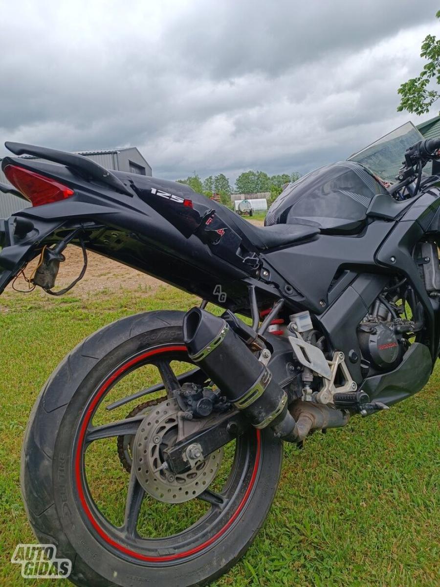Melns Honda Cbr 2016 Vilkaviškis, ar dzinēja tilpumu 0.13 L un nobraukumu 0 tūkst. km par 1450 €, foto 5 vietnē AUTOMOTO.COM.LV
