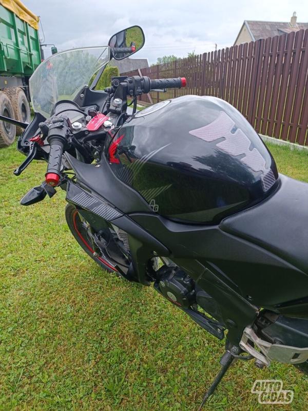 Black Honda Cbr 2016 in Vilkaviskis, with an engine capacity of 0.13 L and mileage of 0 thousand km for 1450 €, photo 7 on AUTOMOTO.COM.LV