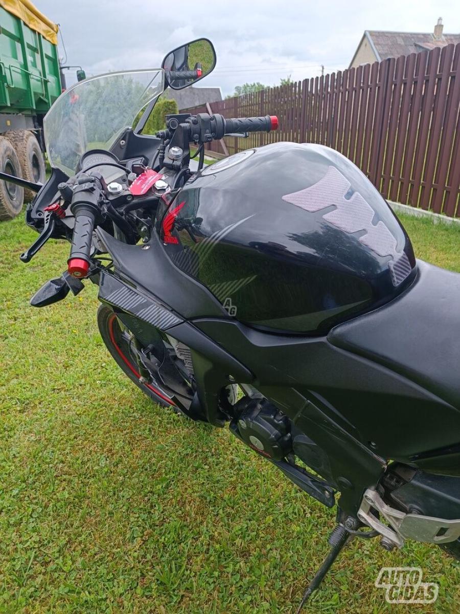 Melns Honda Cbr 2016 Vilkaviškis, ar dzinēja tilpumu 0.13 L un nobraukumu 0 tūkst. km par 1450 €, foto 8 vietnē AUTOMOTO.COM.LV