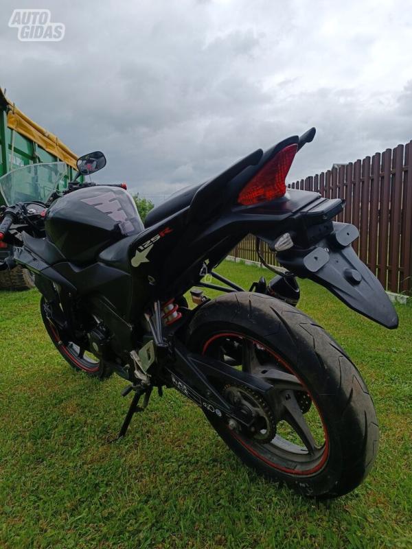 Black Honda Cbr 2016 in Vilkaviskis, with an engine capacity of 0.13 L and mileage of 0 thousand km for 1450 €, photo 8 on AUTOMOTO.COM.LV