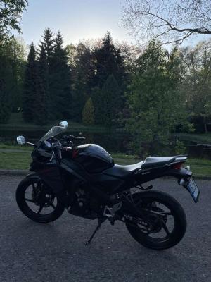 Melns Honda Cbr 2016 Telšiai, ar dzinēja tilpumu 0.13 L un nobraukumu 16 tūkst. km par 1850 €, foto 4 vietnē AUTOMOTO.COM.LV