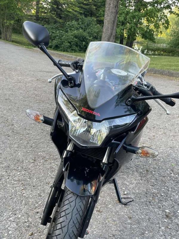 Melns Honda Cbr 2016 Telšiai, ar dzinēja tilpumu 0.13 L un nobraukumu 16 tūkst. km par 1850 €, foto 9 vietnē AUTOMOTO.COM.LV