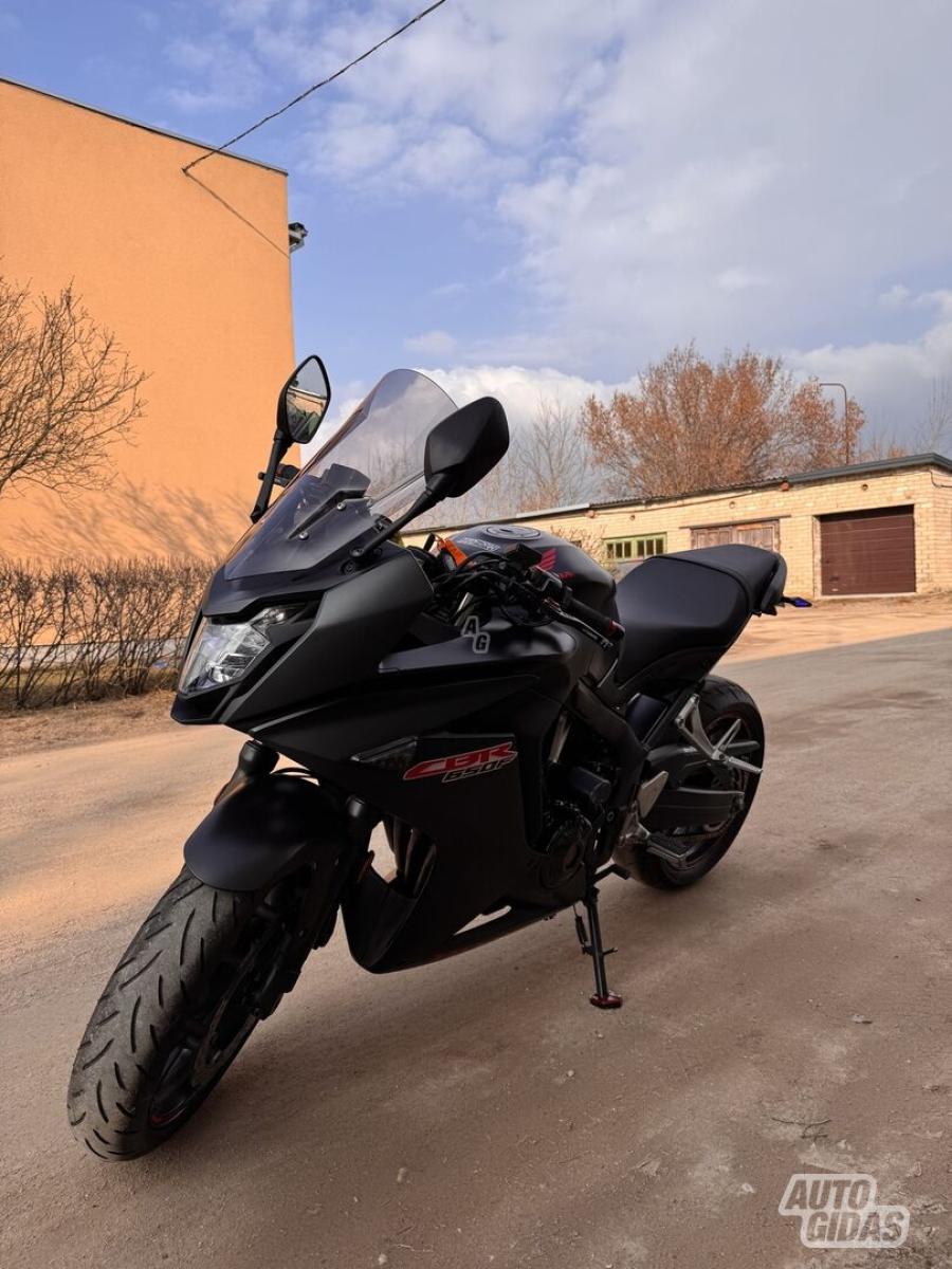 Melns Honda Cbr 2017 Kazlų Rūda, ar dzinēja tilpumu 0.65 L un nobraukumu 20 tūkst. km par 5600 €, foto 5 vietnē AUTOMOTO.COM.LV
