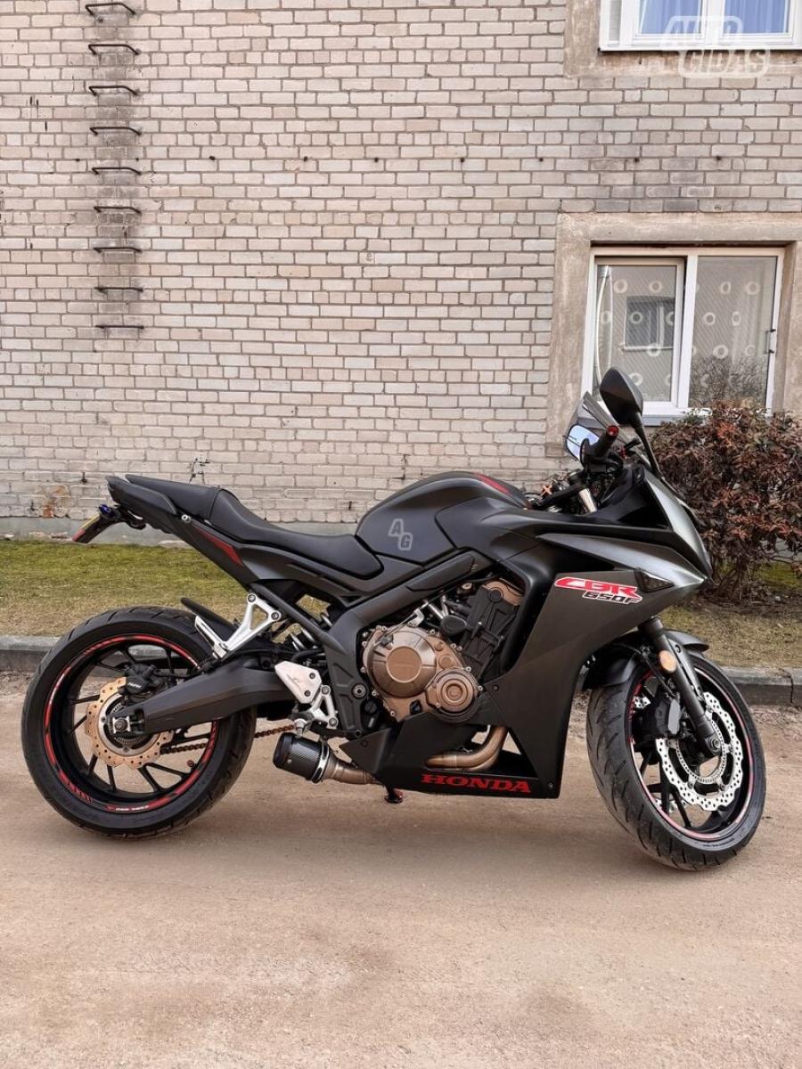 Melns Honda Cbr 2017 Kazlų Rūda, ar dzinēja tilpumu 0.65 L un nobraukumu 20 tūkst. km par 5600 €, foto 8 vietnē AUTOMOTO.COM.LV