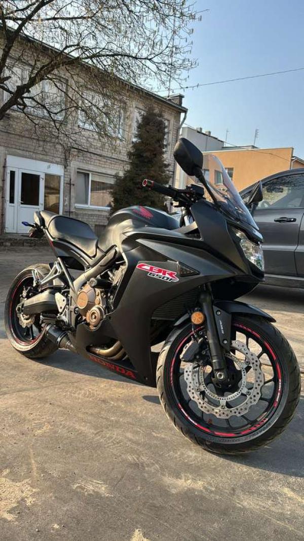 Black Honda Cbr 2017 in Kazlu Ruda, with an engine capacity of 0.65 L and mileage of 20 thousand km for 4500 €, photo 1 on AUTOMOTO.COM.LV
