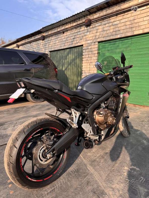 Black Honda Cbr 2017 in Kazlu Ruda, with an engine capacity of 0.65 L and mileage of 20 thousand km for 4500 €, photo 3 on AUTOMOTO.COM.LV