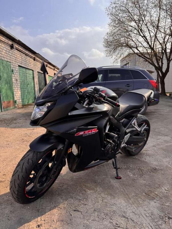 Black Honda Cbr 2017 in Kazlu Ruda, with an engine capacity of 0.65 L and mileage of 20 thousand km for 4500 €, photo 7 on AUTOMOTO.COM.LV