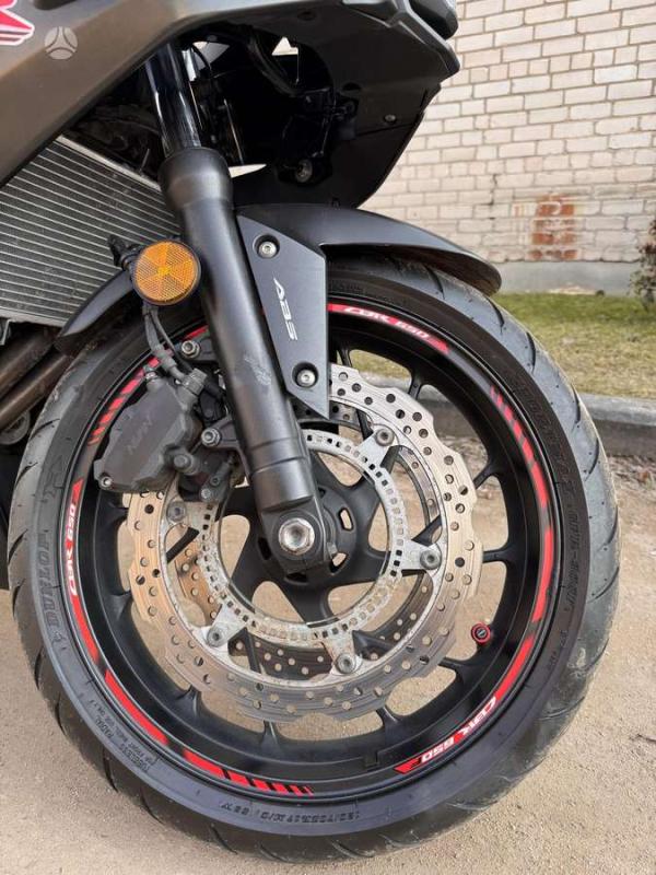 Black Honda Cbr 2017 in Kazlu Ruda, with an engine capacity of 0.65 L and mileage of 20 thousand km for 4500 €, photo 9 on AUTOMOTO.COM.LV