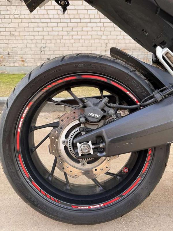 Black Honda Cbr 2017 in Kazlu Ruda, with an engine capacity of 0.65 L and mileage of 20 thousand km for 4500 €, photo 10 on AUTOMOTO.COM.LV