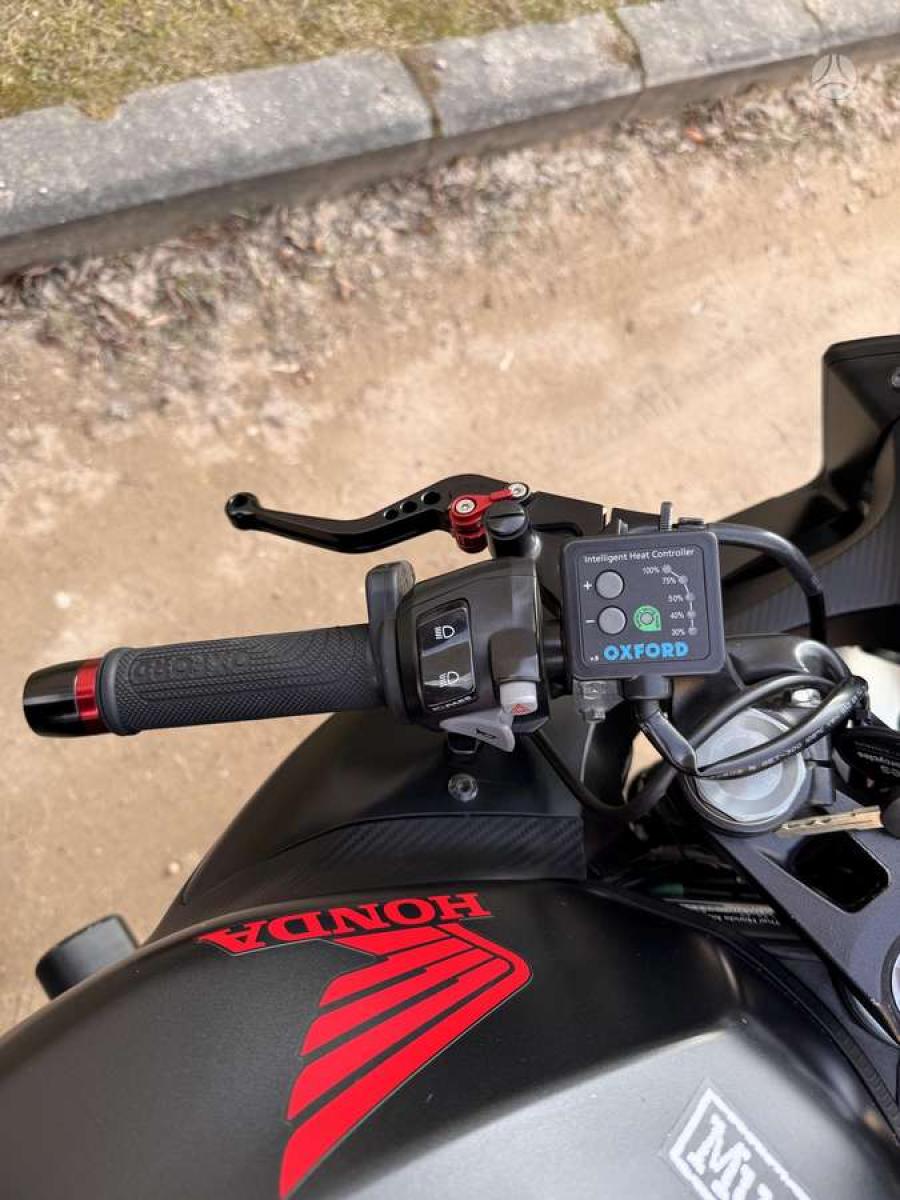 Melns Honda Cbr 2017 Kazlų Rūda, ar dzinēja tilpumu 0.65 L un nobraukumu 20 tūkst. km par 4500 €, foto 16 vietnē AUTOMOTO.COM.LV
