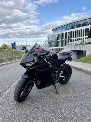 Черный Хонда Cbr 2017 в Вильнюс, объемом двигателя 1.00 л и пробегом 42 тыс. км за 10600 €, фото 5 на AUTOMOTO.COM.LV