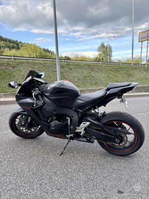 Черный Хонда Cbr 2017 в Вильнюс, объемом двигателя 1.00 л и пробегом 42 тыс. км за 10600 €, фото 6 на AUTOMOTO.COM.LV