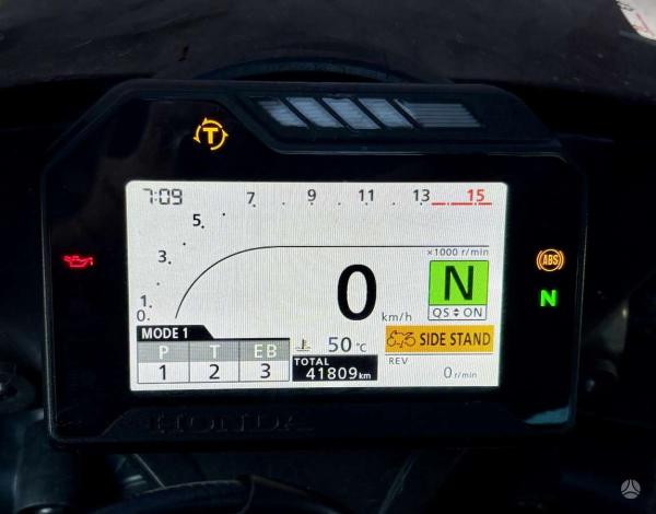 Black Honda Cbr 2017 in Vilnius, with an engine capacity of 1.00 L and mileage of 42 thousand km for 10600 €, photo 8 on AUTOMOTO.COM.LV