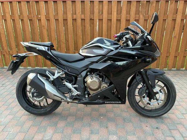 Black Honda Cbr 2019 in Joniskis, with an engine capacity of 0.47 L and mileage of 4 thousand km for 2999 €, photo 1 on AUTOMOTO.COM.LV