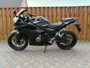 Black Honda Cbr 2019 in Joniskis, with an engine capacity of 0.47 L and mileage of 4 thousand km for 2999 €, photo 4 on AUTOMOTO.COM.LV