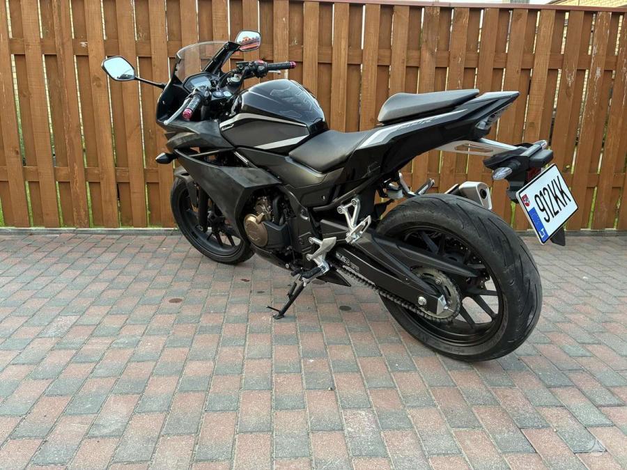 Black Honda Cbr 2019 in Joniskis, with an engine capacity of 0.47 L and mileage of 4 thousand km for 2999 €, photo 6 on AUTOMOTO.COM.LV