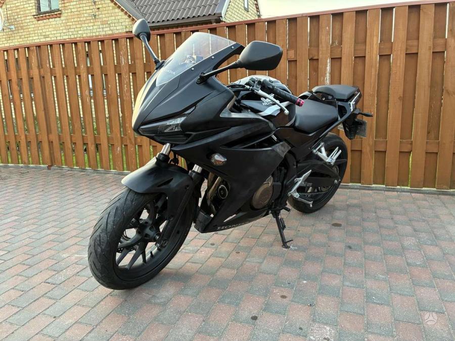 Black Honda Cbr 2019 in Joniskis, with an engine capacity of 0.47 L and mileage of 4 thousand km for 2999 €, photo 8 on AUTOMOTO.COM.LV