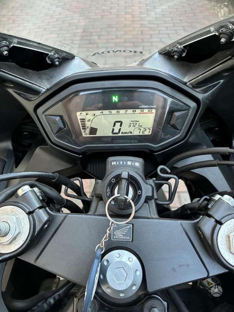 Black Honda Cbr 2019 in Joniskis, with an engine capacity of 0.47 L and mileage of 4 thousand km for 2999 €, photo 9 on AUTOMOTO.COM.LV