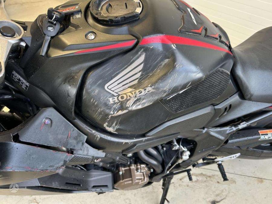 Black Honda Cbr 2020 in Radviliskis, with an engine capacity of 0.65 L and mileage of 25 thousand km for 4050 €, photo 19 on AUTOMOTO.COM.LV