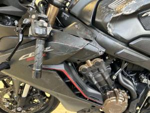 Black Honda Cbr 2020 in Radviliskis, with an engine capacity of 0.65 L and mileage of 25 thousand km for 4050 €, photo 20 on AUTOMOTO.COM.LV