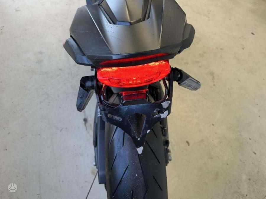 Black Honda Cbr 2020 in Radviliskis, with an engine capacity of 0.65 L and mileage of 25 thousand km for 4050 €, photo 24 on AUTOMOTO.COM.LV