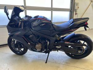 Black Honda Cbr 2020 in Radviliskis, with an engine capacity of 0.65 L and mileage of 25 thousand km for 3850 €, photo 6 on AUTOMOTO.COM.LV