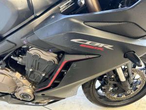 Black Honda Cbr 2020 in Radviliskis, with an engine capacity of 0.65 L and mileage of 25 thousand km for 3850 €, photo 11 on AUTOMOTO.COM.LV
