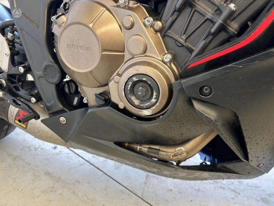 Black Honda Cbr 2020 in Radviliskis, with an engine capacity of 0.65 L and mileage of 25 thousand km for 3850 €, photo 12 on AUTOMOTO.COM.LV