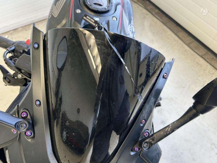 Black Honda Cbr 2020 in Radviliskis, with an engine capacity of 0.65 L and mileage of 25 thousand km for 3850 €, photo 16 on AUTOMOTO.COM.LV