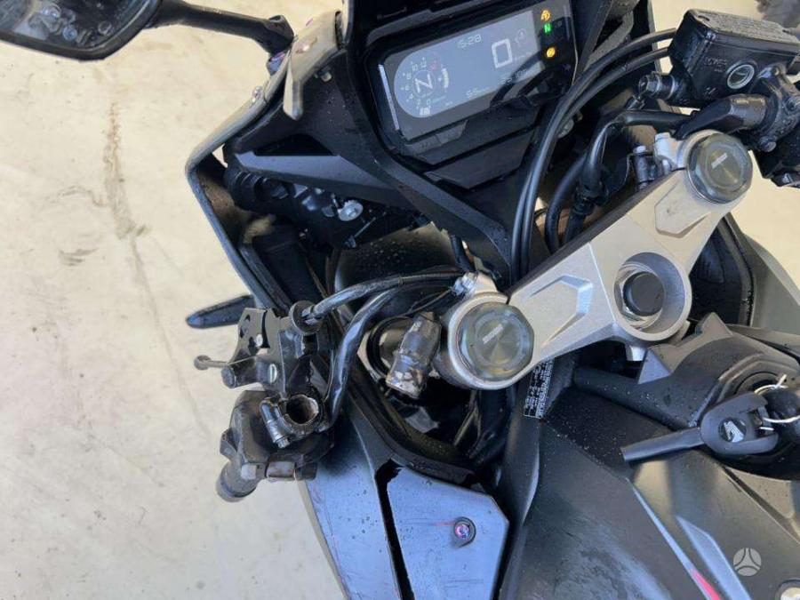 Black Honda Cbr 2020 in Radviliskis, with an engine capacity of 0.65 L and mileage of 25 thousand km for 3850 €, photo 18 on AUTOMOTO.COM.LV