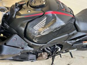 Black Honda Cbr 2020 in Radviliskis, with an engine capacity of 0.65 L and mileage of 25 thousand km for 3850 €, photo 19 on AUTOMOTO.COM.LV
