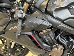 Black Honda Cbr 2020 in Radviliskis, with an engine capacity of 0.65 L and mileage of 25 thousand km for 3850 €, photo 20 on AUTOMOTO.COM.LV