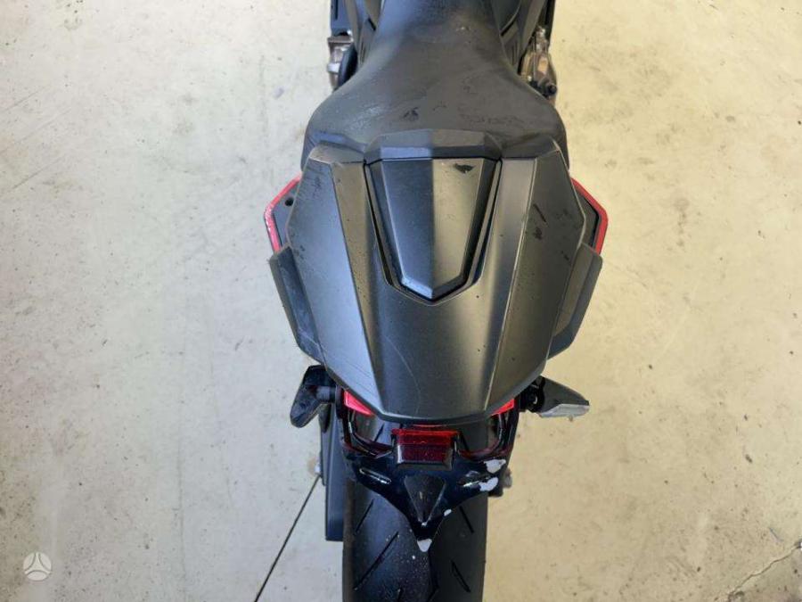 Black Honda Cbr 2020 in Radviliskis, with an engine capacity of 0.65 L and mileage of 25 thousand km for 3850 €, photo 25 on AUTOMOTO.COM.LV