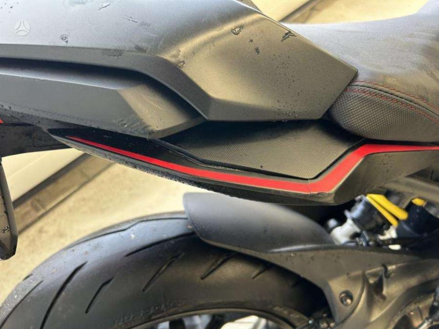 Black Honda Cbr 2020 in Radviliskis, with an engine capacity of 0.65 L and mileage of 25 thousand km for 3850 €, photo 26 on AUTOMOTO.COM.LV