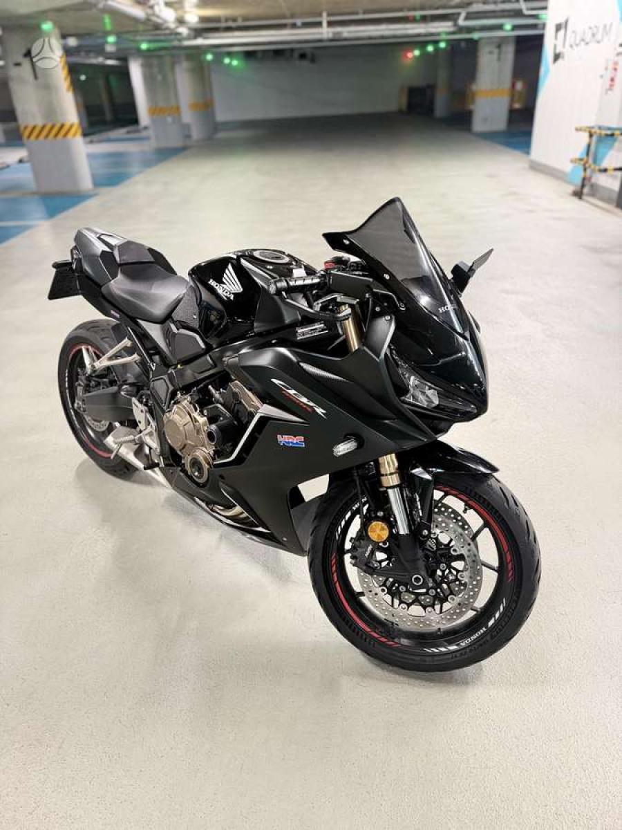 Black Honda Cbr 2021 in Vilnius, with an engine capacity of 0.65 L and mileage of 29 thousand km for 7000 €, photo 1 on AUTOMOTO.COM.LV