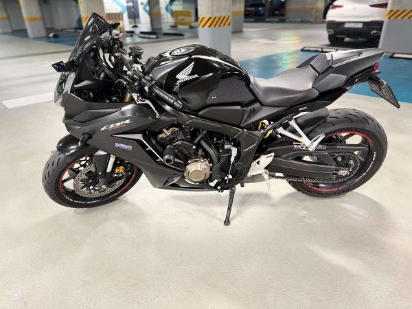 Honda Cbr 2021 in Vilnius on AUTOMOTO.COM.LV Black Honda Cbr 2021 in Vilnius, with an engine capacity of 0.65 L and mileage of 29 thousand km for 7000 €, photo 5 on AUTOMOTO.COM.LV