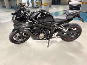 Black Honda Cbr 2021 in Vilnius, with an engine capacity of 0.65 L and mileage of 29 thousand km for 7000 €, photo 5 on AUTOMOTO.COM.LV
