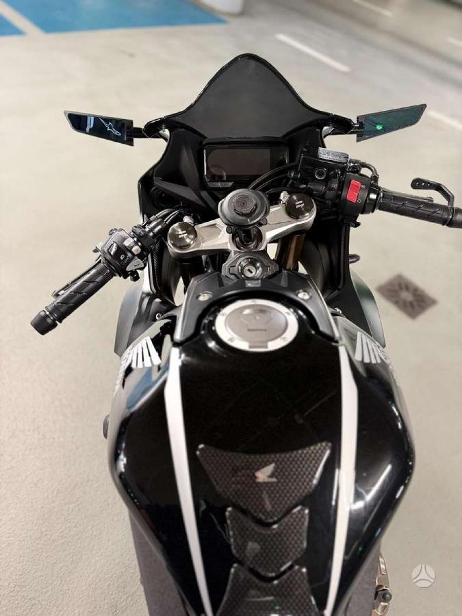Black Honda Cbr 2021 in Vilnius, with an engine capacity of 0.65 L and mileage of 29 thousand km for 7000 €, photo 11 on AUTOMOTO.COM.LV