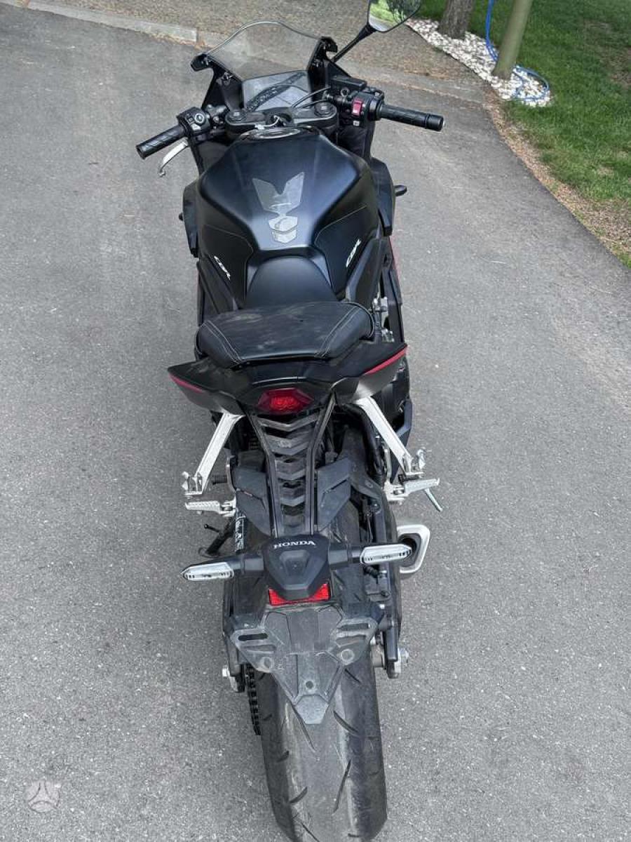 Black Honda Cbr 2024 in Vilnius, with an engine capacity of 0.65 L and mileage of 11 thousand km for 4500 €, photo 4 on AUTOMOTO.COM.LV