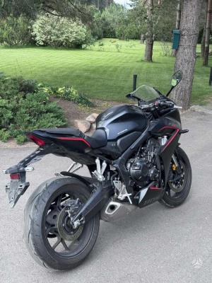 Black Honda Cbr 2024 in Vilnius, with an engine capacity of 0.65 L and mileage of 11 thousand km for 4500 €, photo 5 on AUTOMOTO.COM.LV